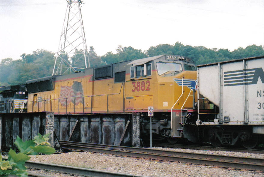 UP 3882 foklws NS 9801